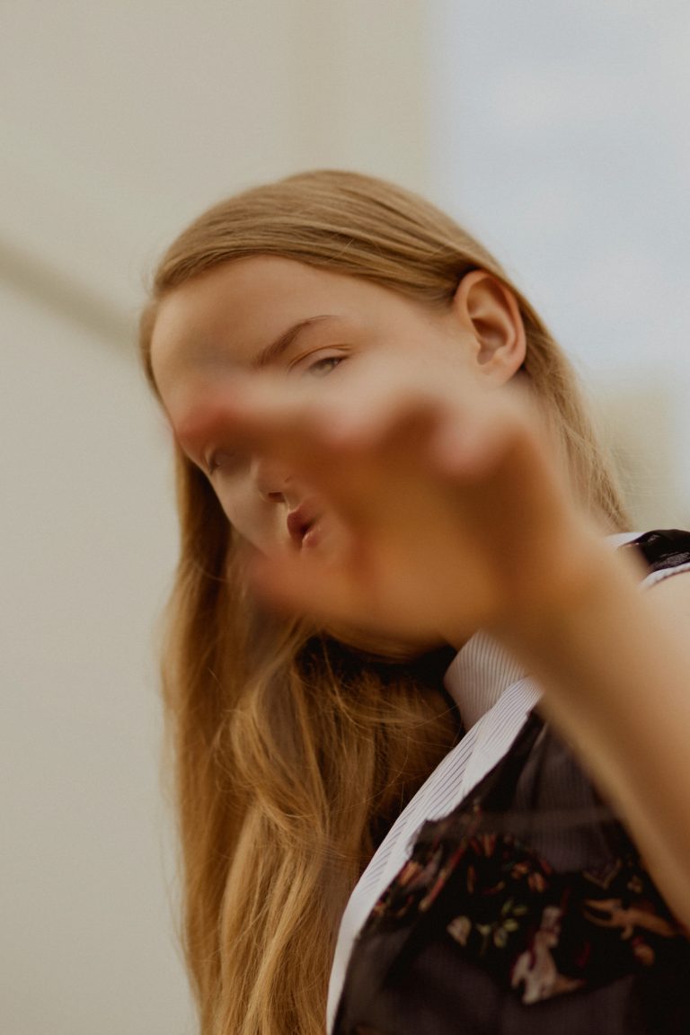 Do Not Disturb (The Queen) - Teeth Magazine