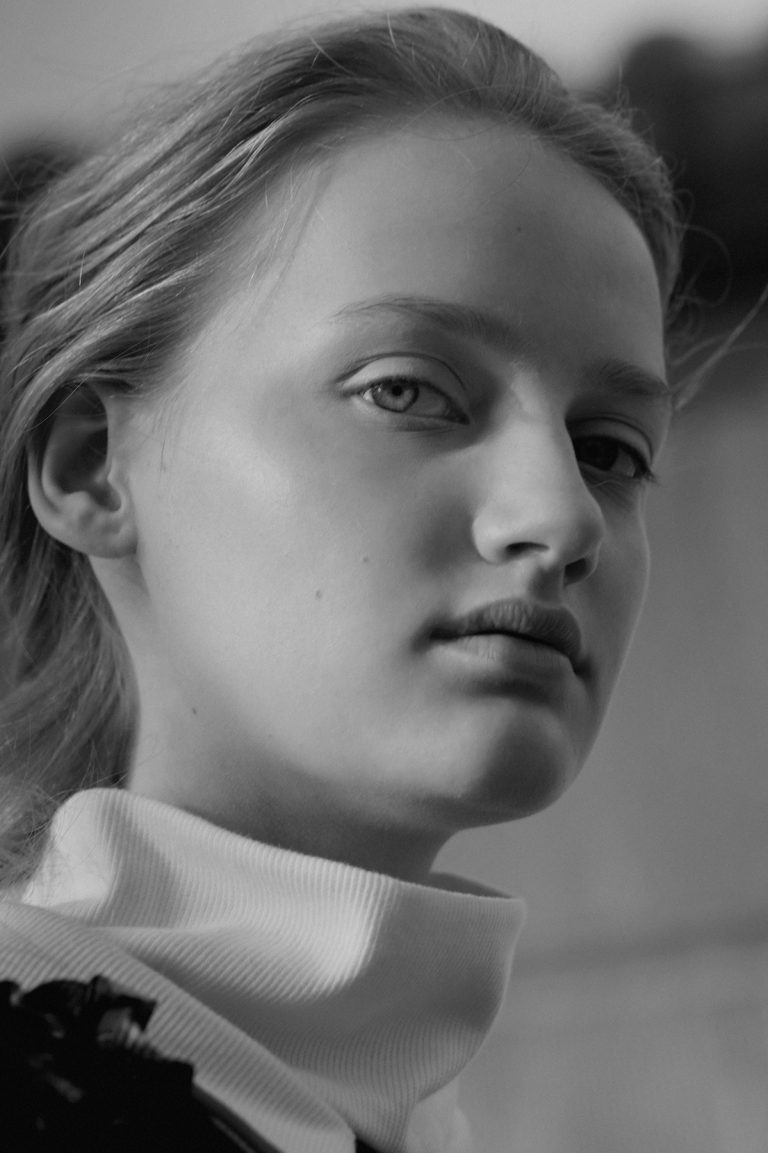 Do Not Disturb (The Queen) - Teeth Magazine